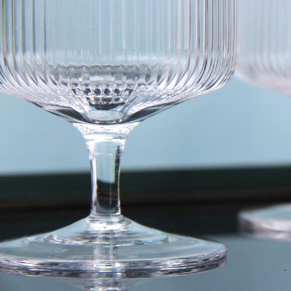 Multifunctional vertical corrugated glassware